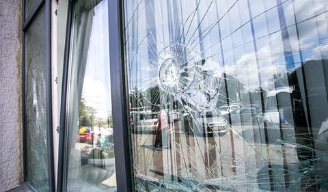 Emergency Glass Repair: What To Do When Glass Breaks Unexpectedly?